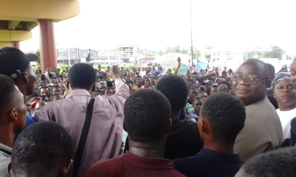 Ibadan erupts in protest! *Students denounce Makinde over polytechnic ...